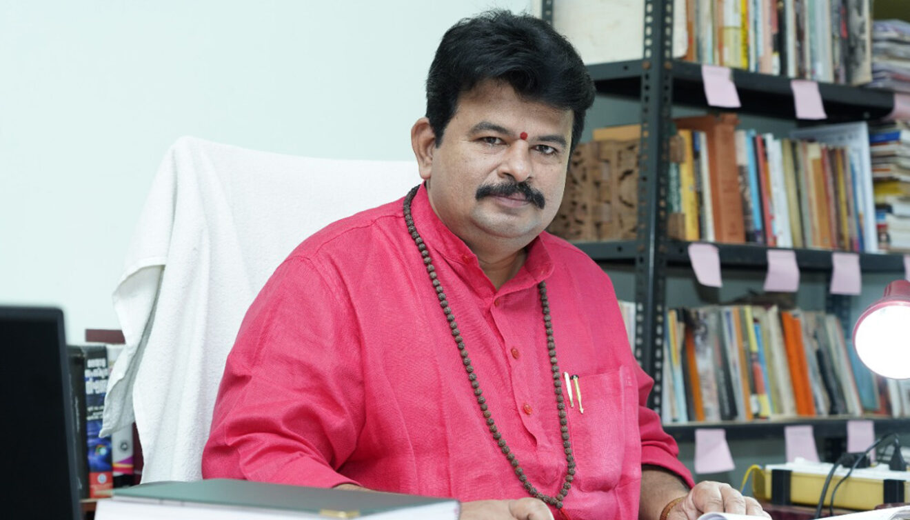 Aarsha Vidya Samajam – Yogacharya Manoj Ji